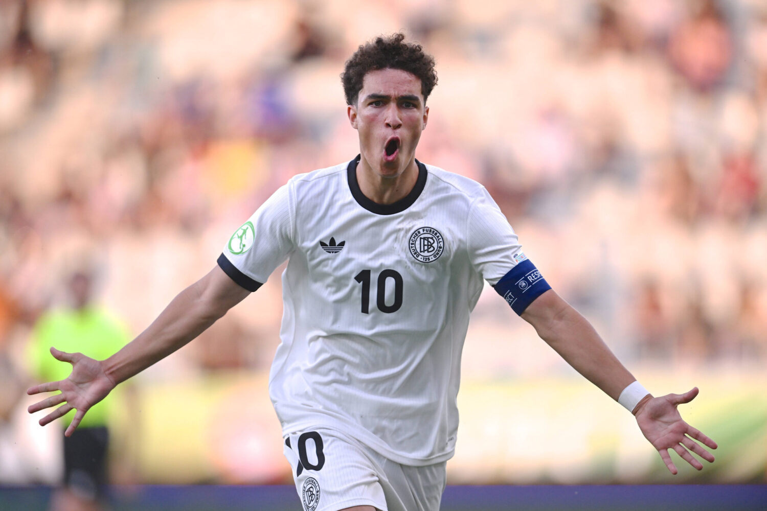 Offiziell: Barca-Talent Noah Darvich unterschreibt beim VfB Stuttgart!